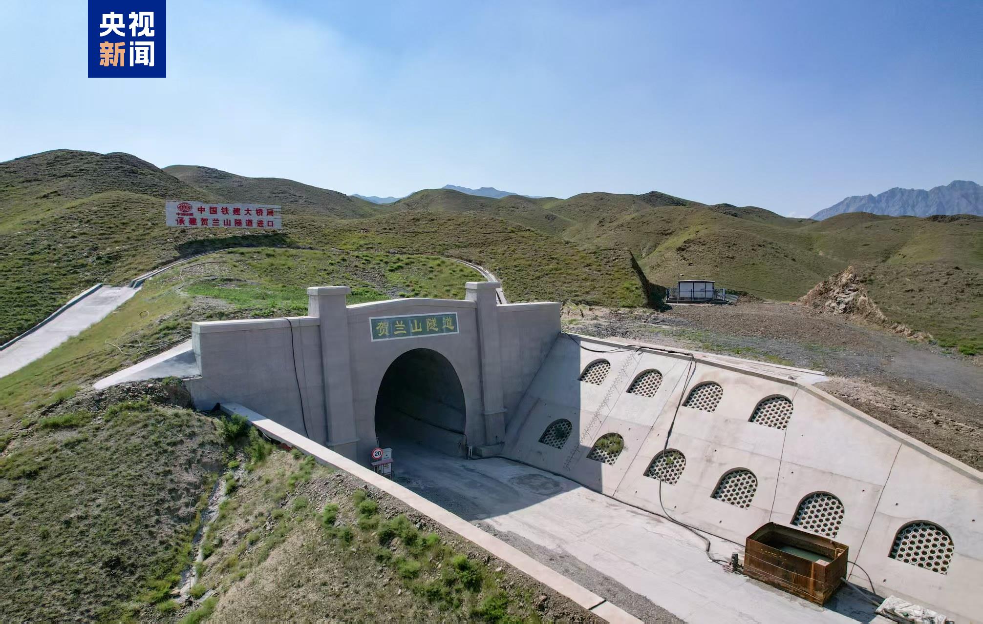 长8792米！我国首条穿越贺兰山铁路隧道贯通_新闻频道_央视网(cctv.com)